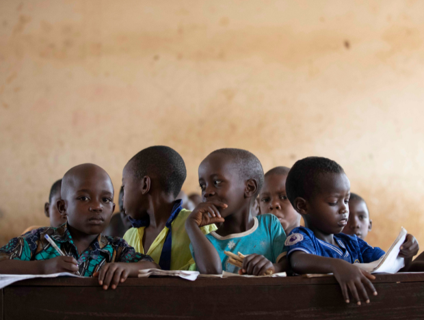 What is the difference between a refugee and a migrant?